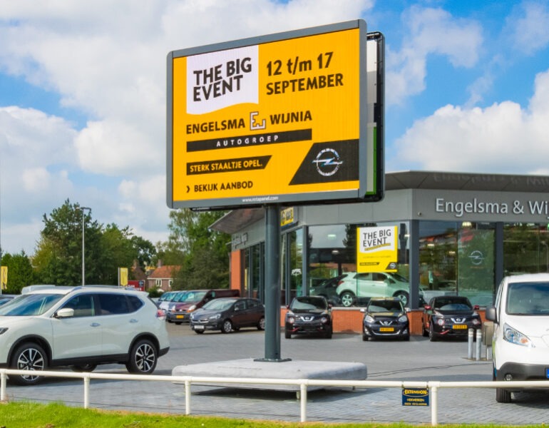 Freestanding LED billboards for advertising | Rotapanel