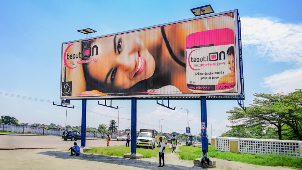 Energy efficient advertising with solar powered trivision | Rotapanel